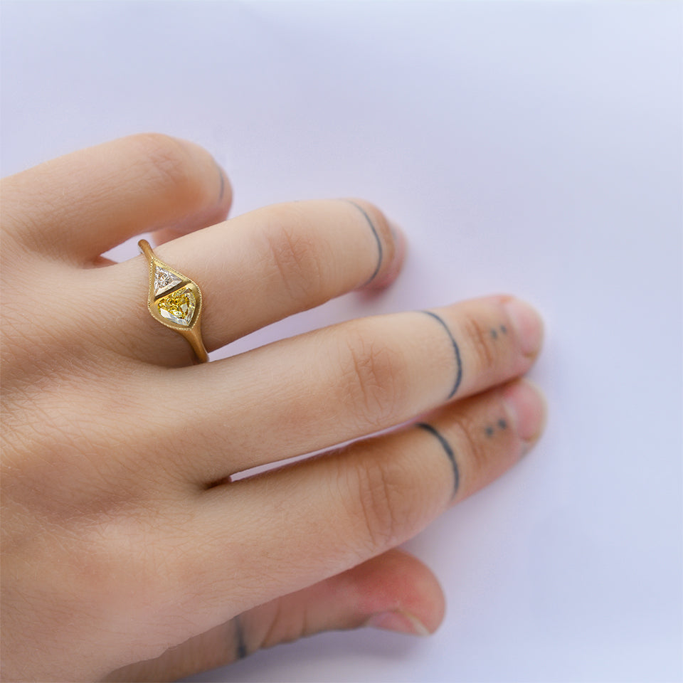 Asymmetric Diamond ring - 18k solid gold – YAEL LEVIN