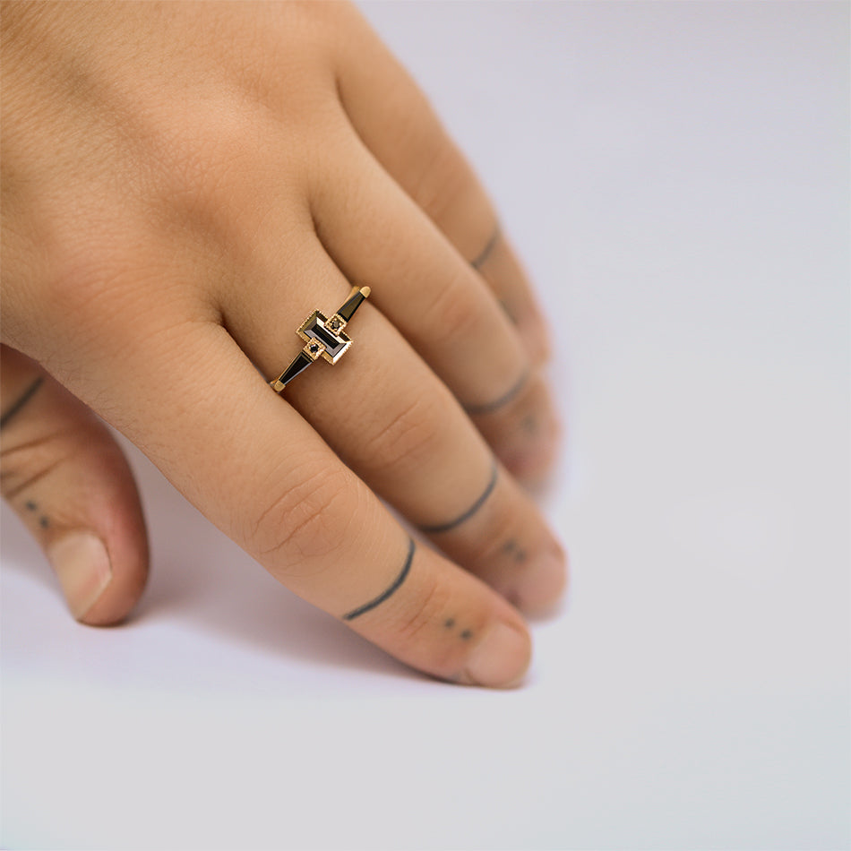 Floating Black Taper Ring - 18k gold & black Diamonds – YAEL LEVIN